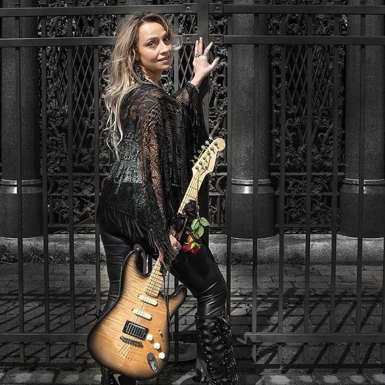 Vita Rose - Booking
