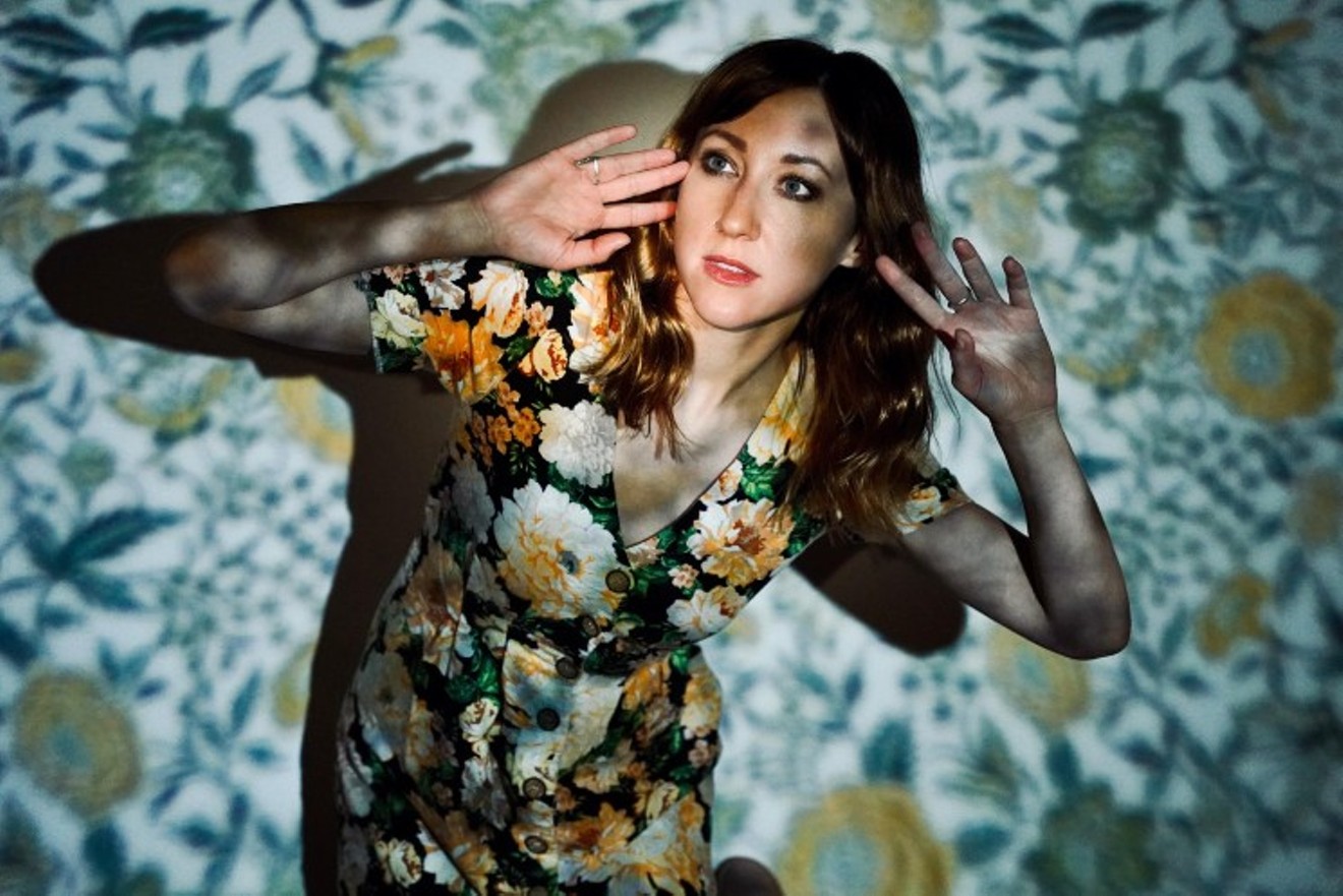 MEET INDIE ROCK SINGER SONGWRITER LAUREN LAKIS