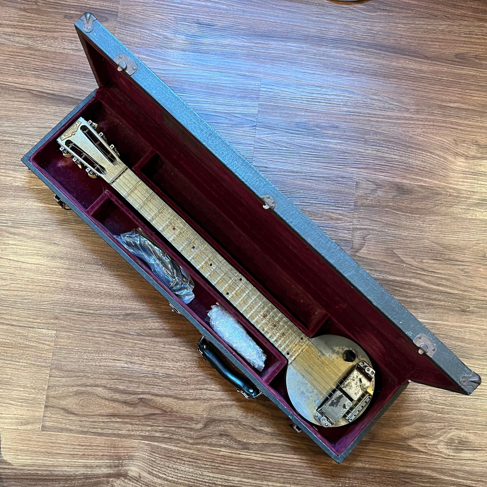Christo Ruppenthal - 1935 Rickenbacker (Rickenbacher) A-25 Electro Fry ...