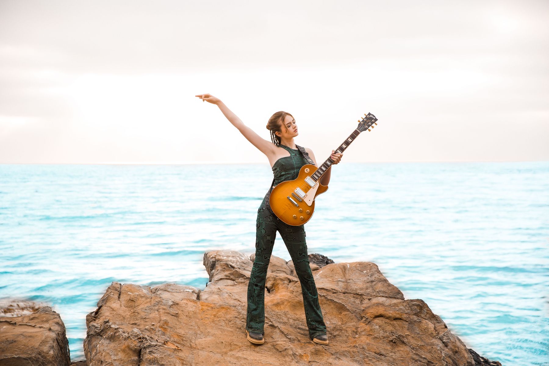 Salem Meade - Bio - aka Salem Darling, singer, songwriter, musician ...
