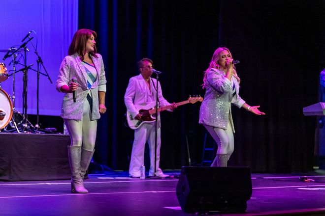 DANCING DREAM - ABBA TRIBUTE BAND - TOUR