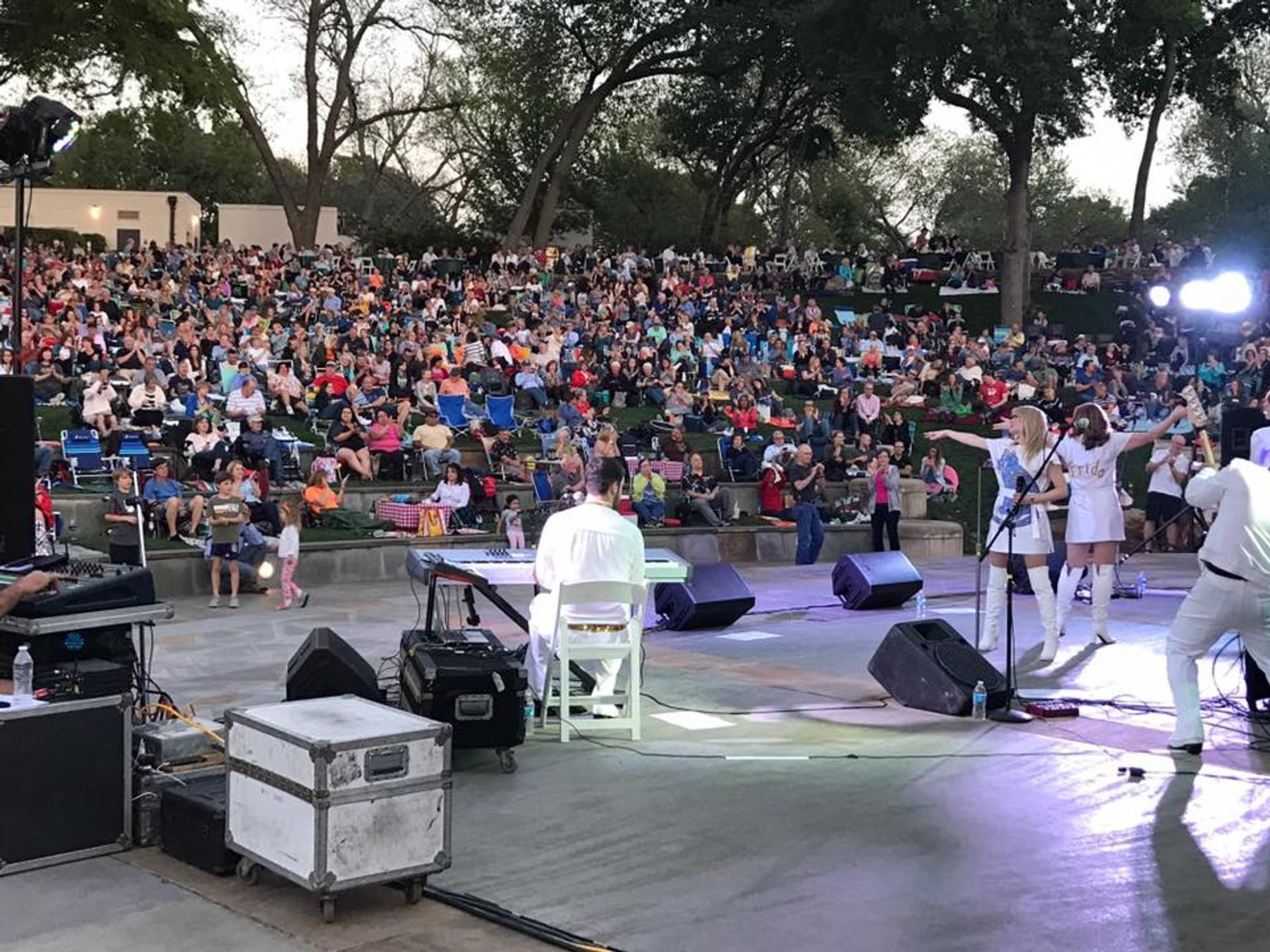 DANCING DREAM - ABBA TRIBUTE BAND - TOUR