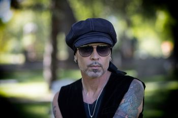 Aaron Leigh - Photos