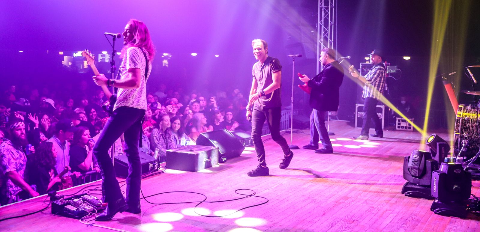 Paramount 80s - Pictures