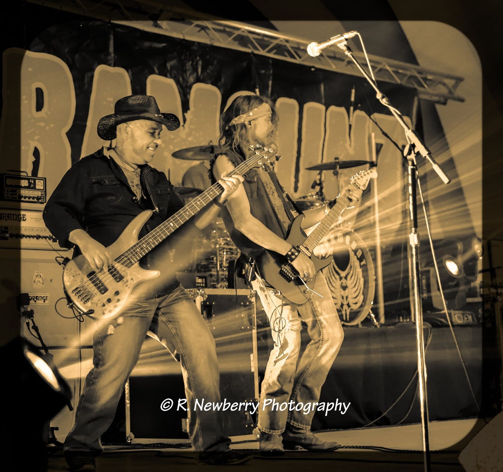 Paramount 80s - Pictures