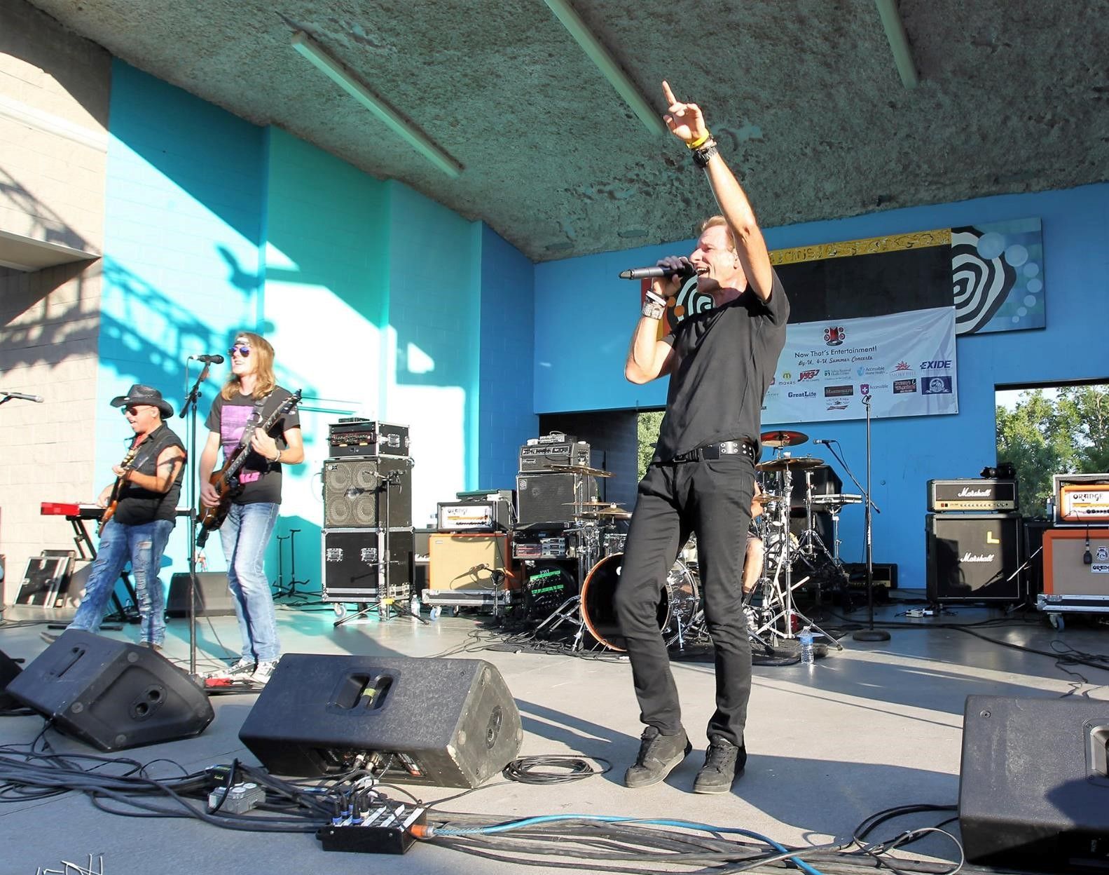 Paramount 80s - Pictures