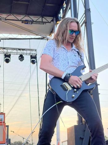 Paramount 80s - Pictures