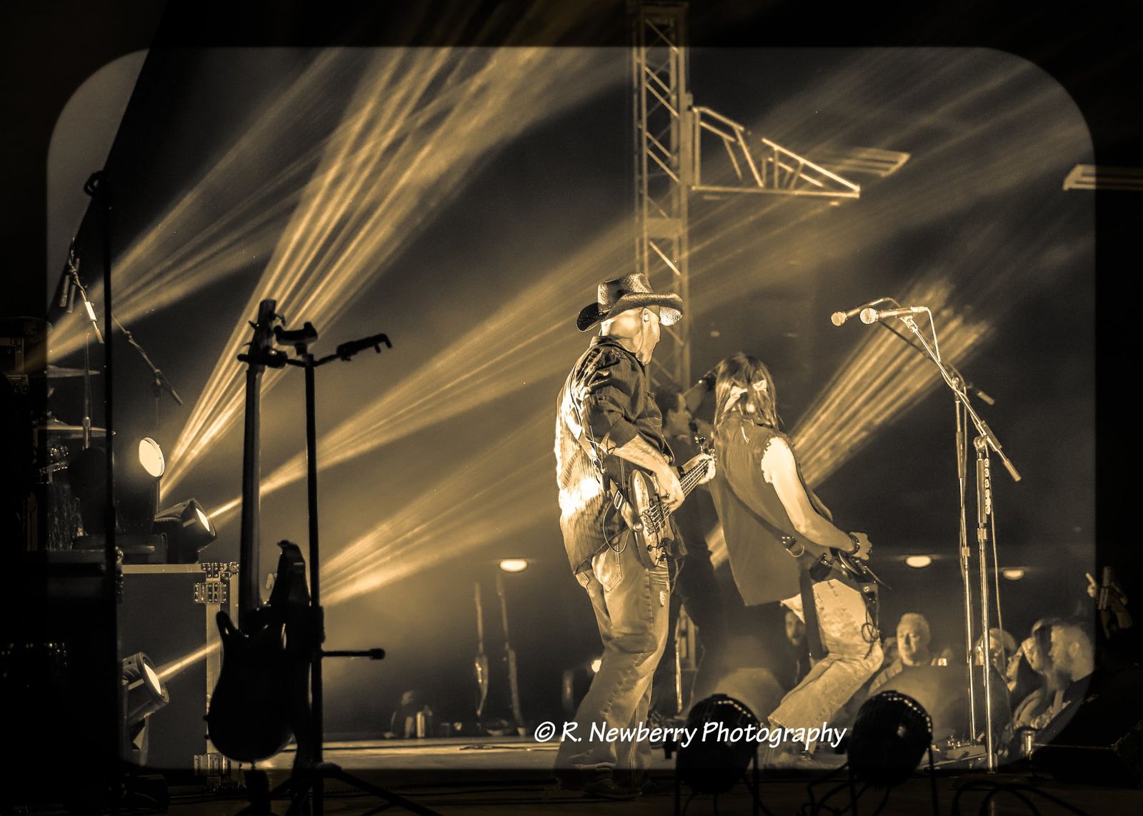 Paramount 80s - Pictures