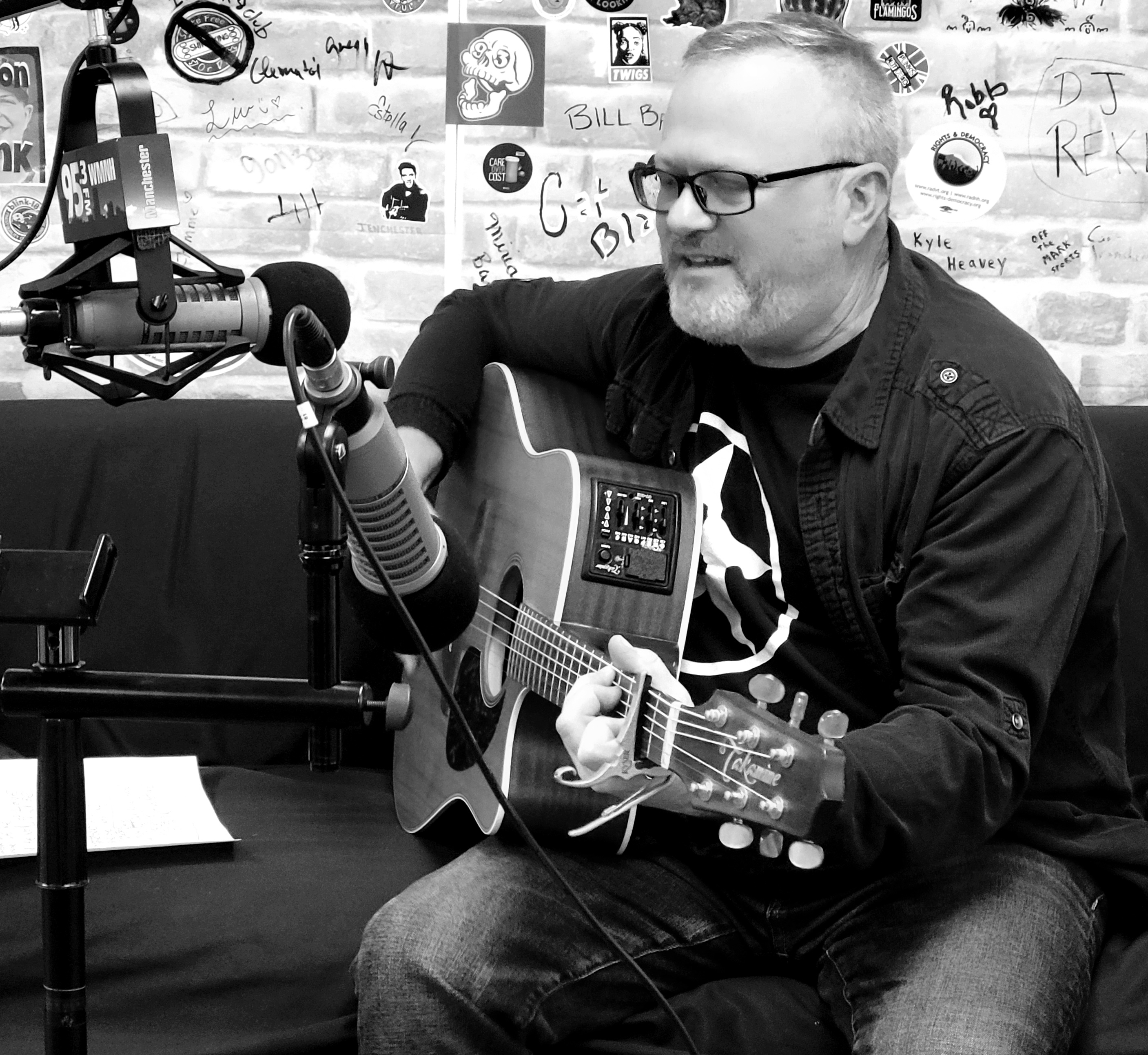 Tom Rousseau live in studio