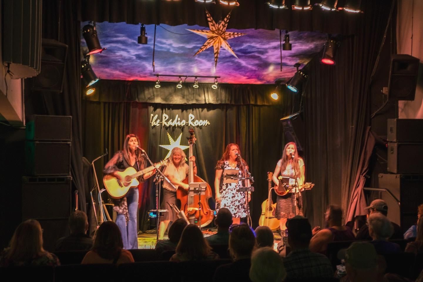 The Queen Bees - Band Photos