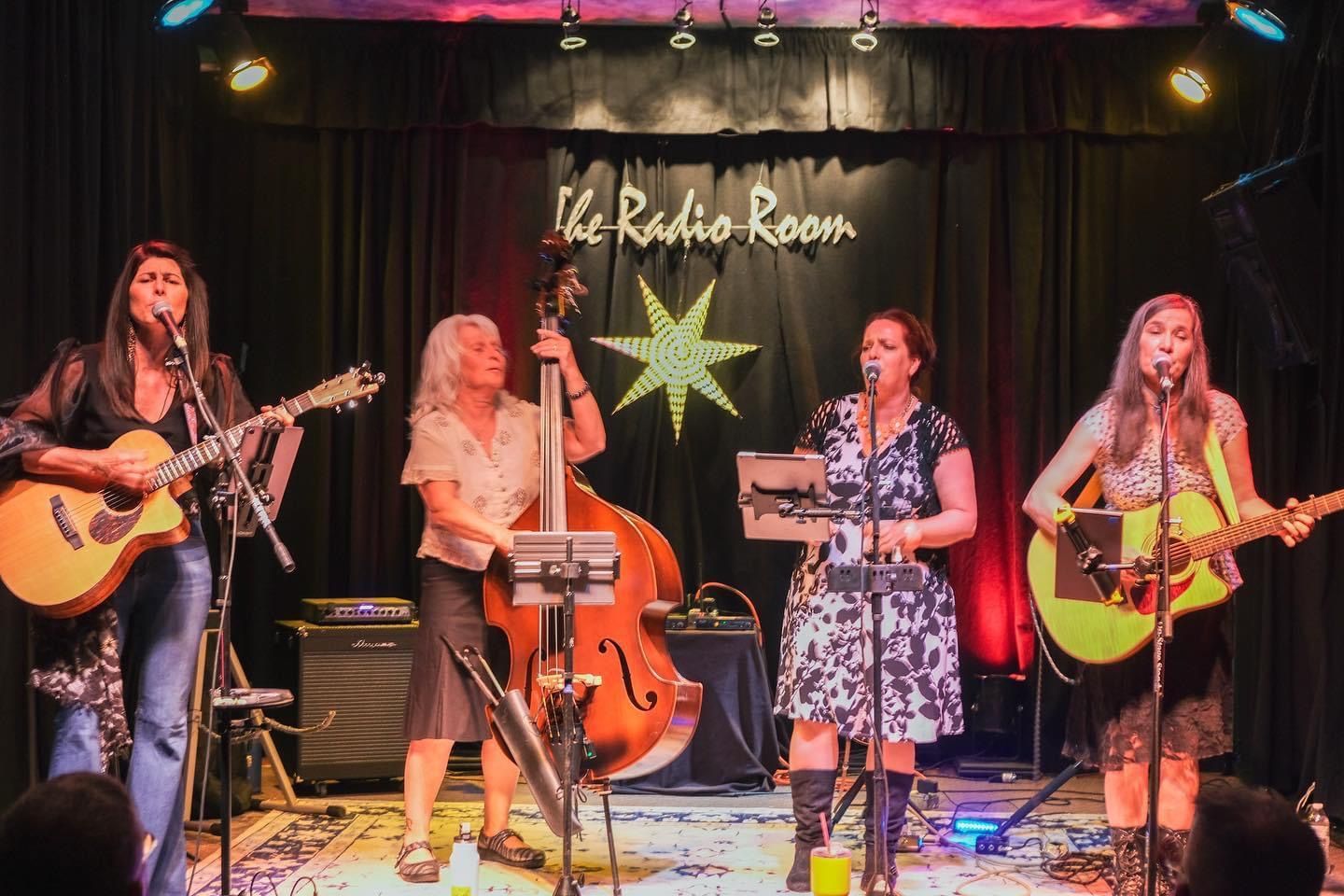 The Queen Bees - Band Photos