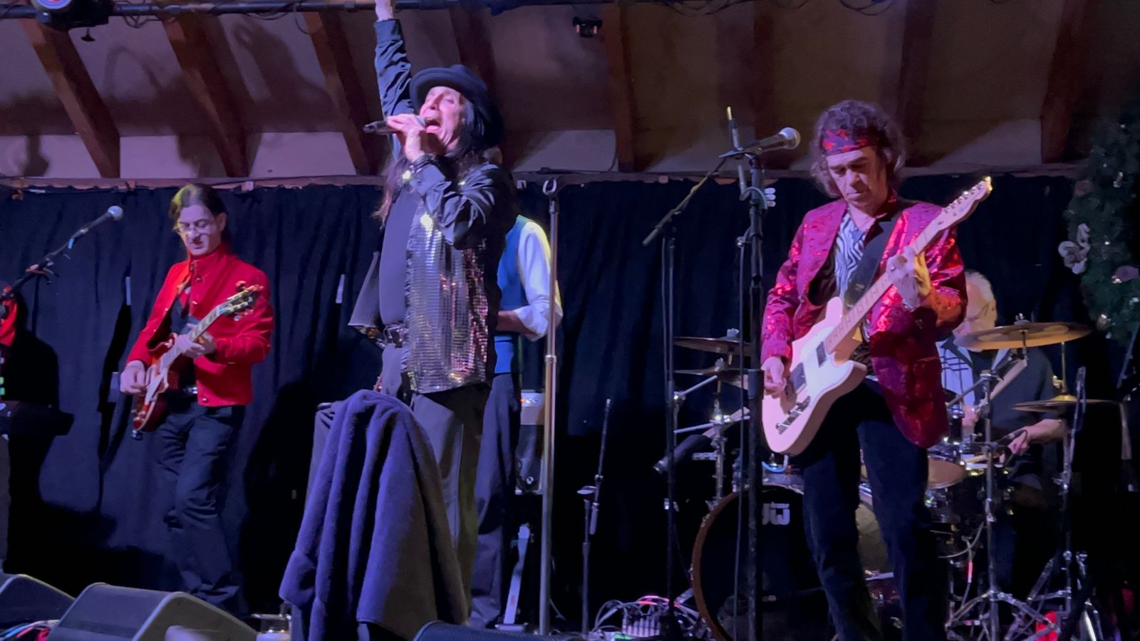 WELL ALRIGHT - Photos