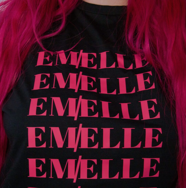 EMELLE | UK Alternative Country Artist | Live in Concert Buckle and ...