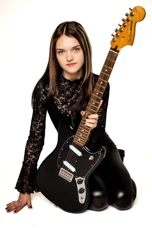 SIERRA LEVESQUE│Official Website - Bio