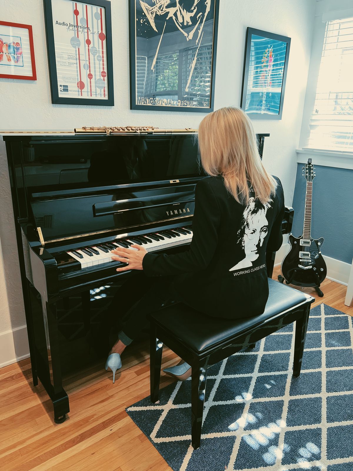 Karmen Gould - Photos