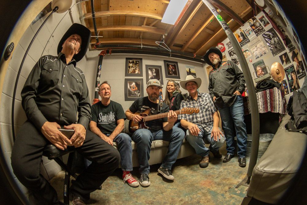 Home [theblackroseband.com]