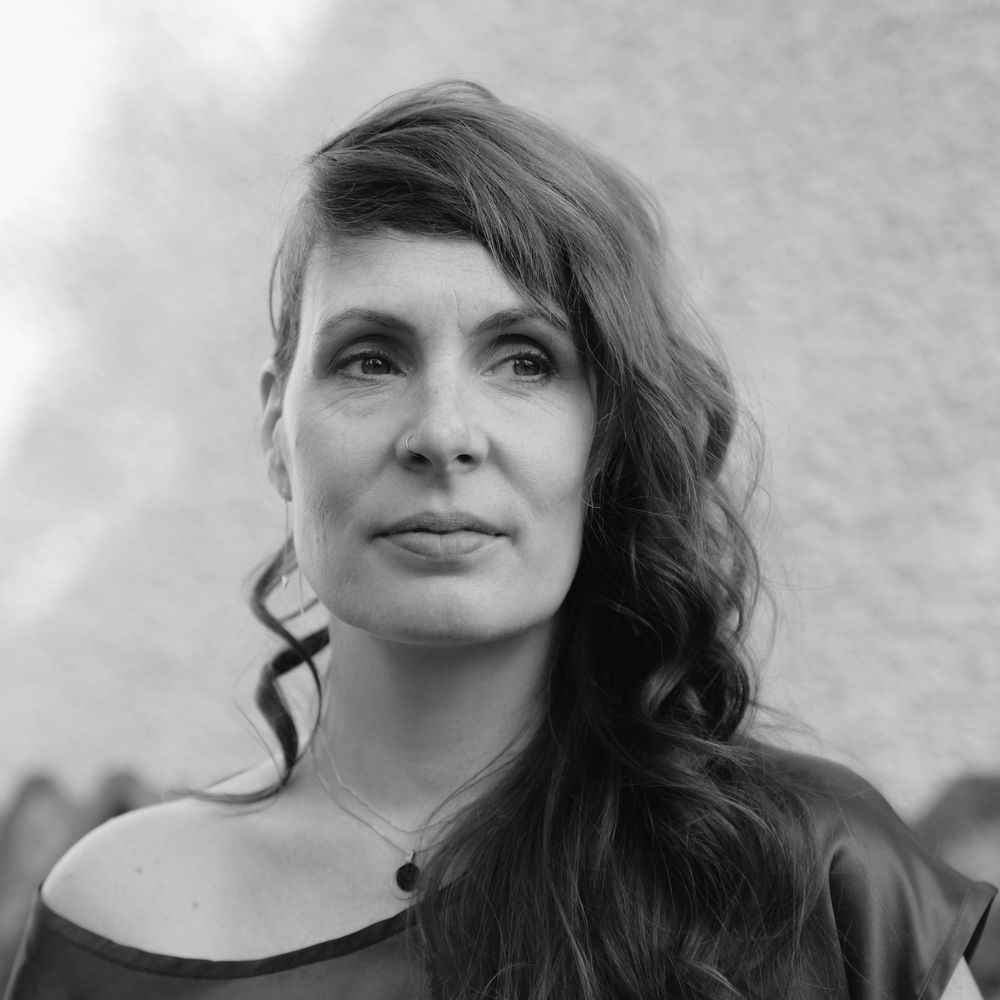 Elizabeth Shepherd - Bio