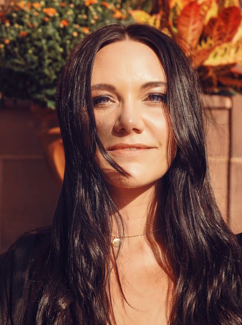 Caitlin Cusack - Bio