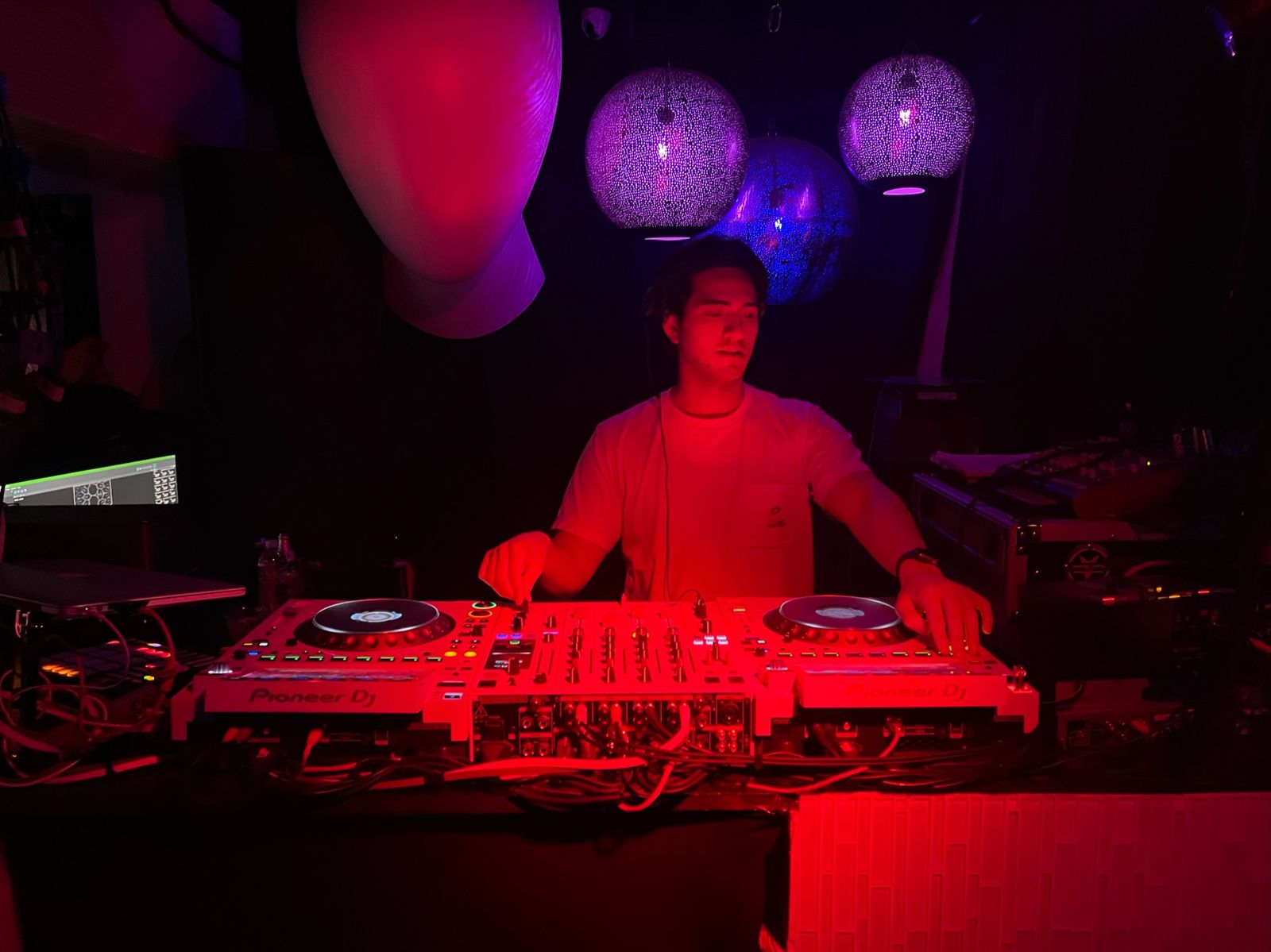 Robert Raya - Photos