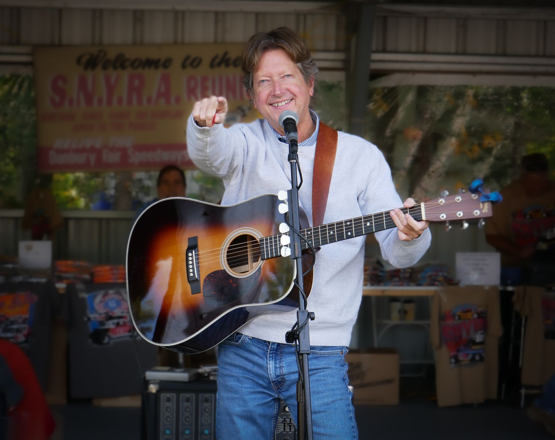 The web site of singer-songwriter Dave King.