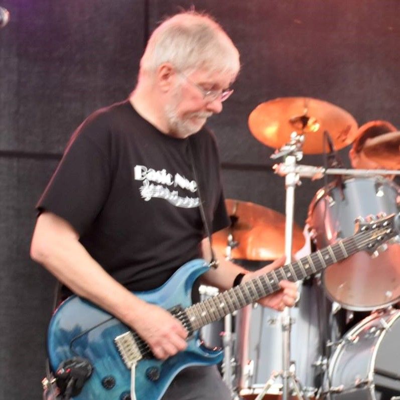 THE HEADLINERS - THE Bios