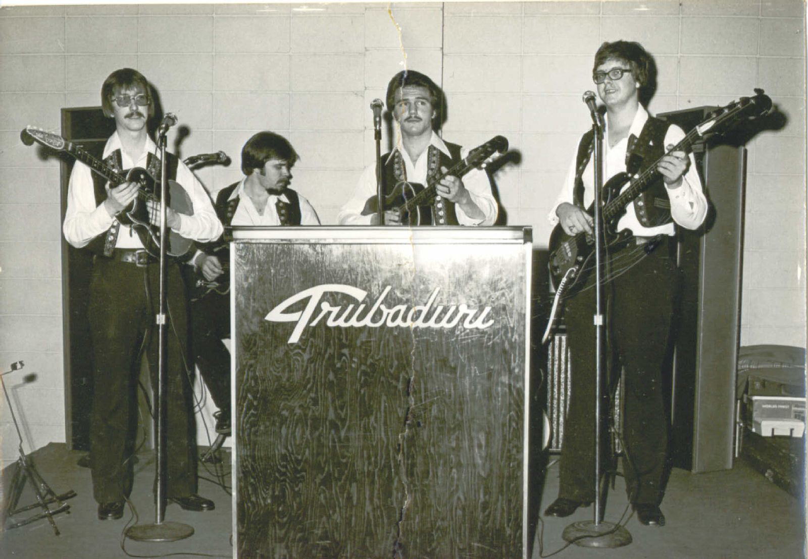 TRUBADURI - BIO & GALLERY