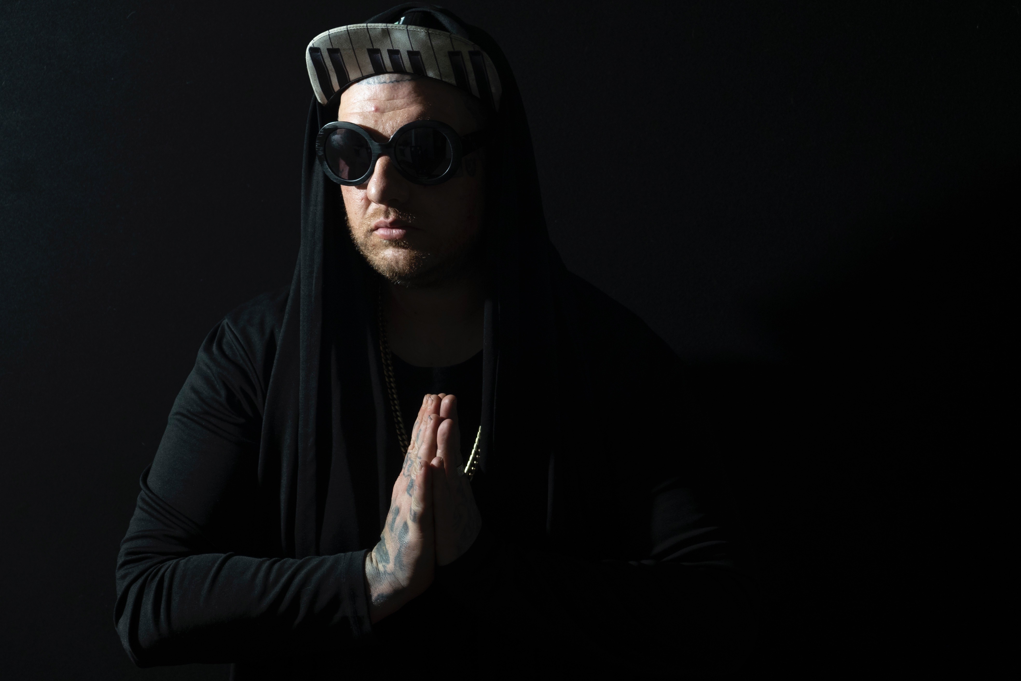 epk-this-is-wh1ch-house