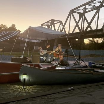 Lara Louise - Photos