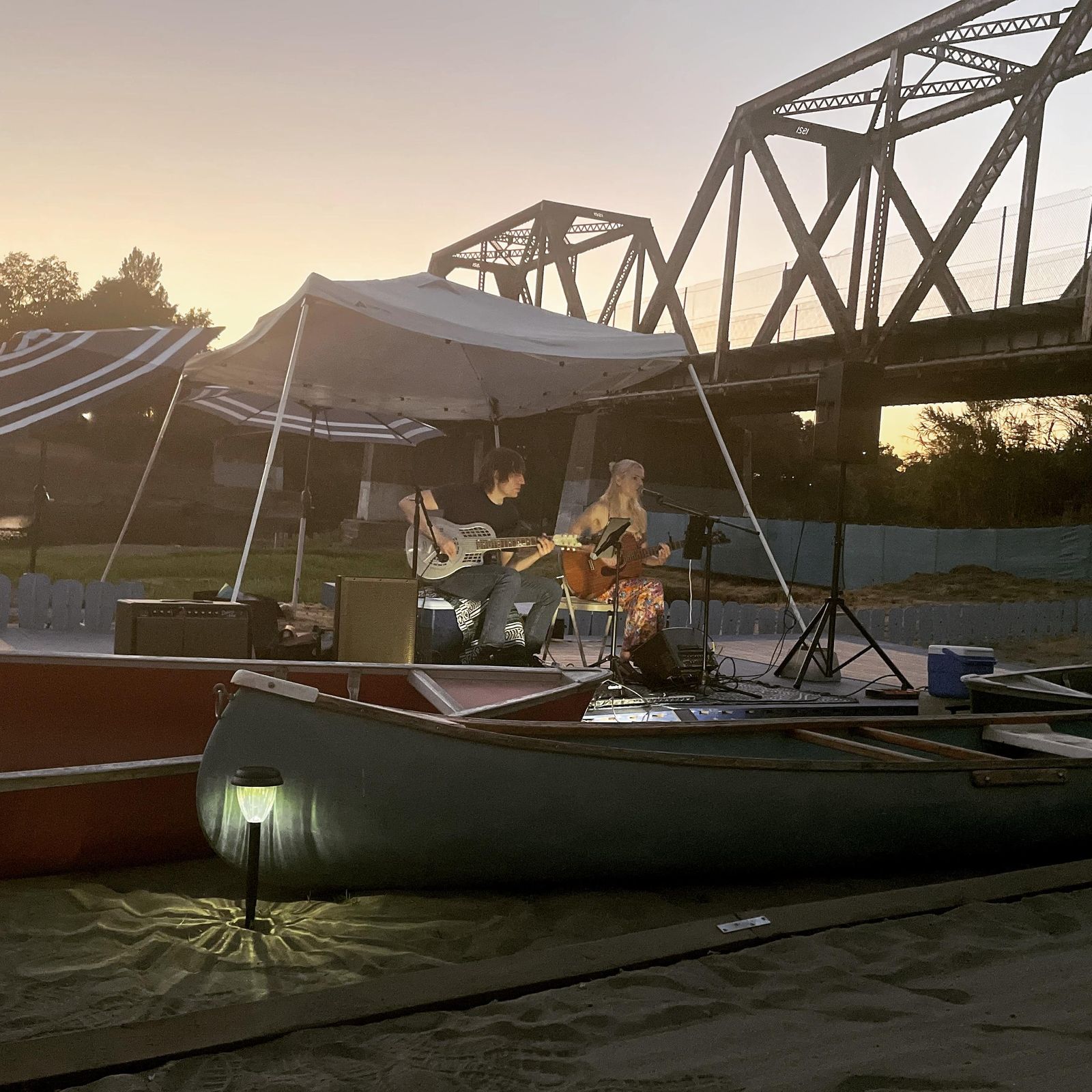 Lara Louise - Photos