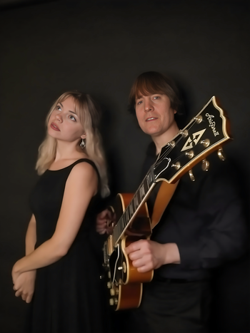 Lara Louise - Photos