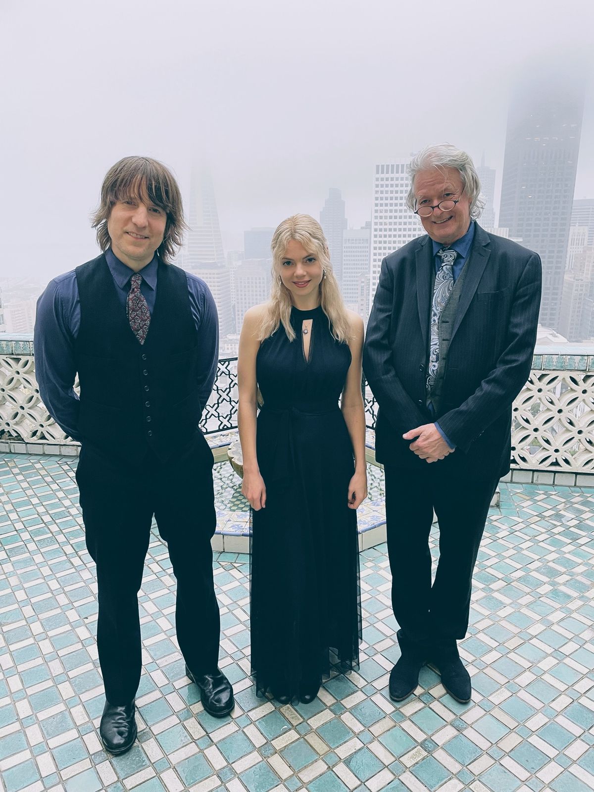 Lara Louise - Photos