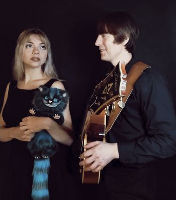 Lara Louise - Photos