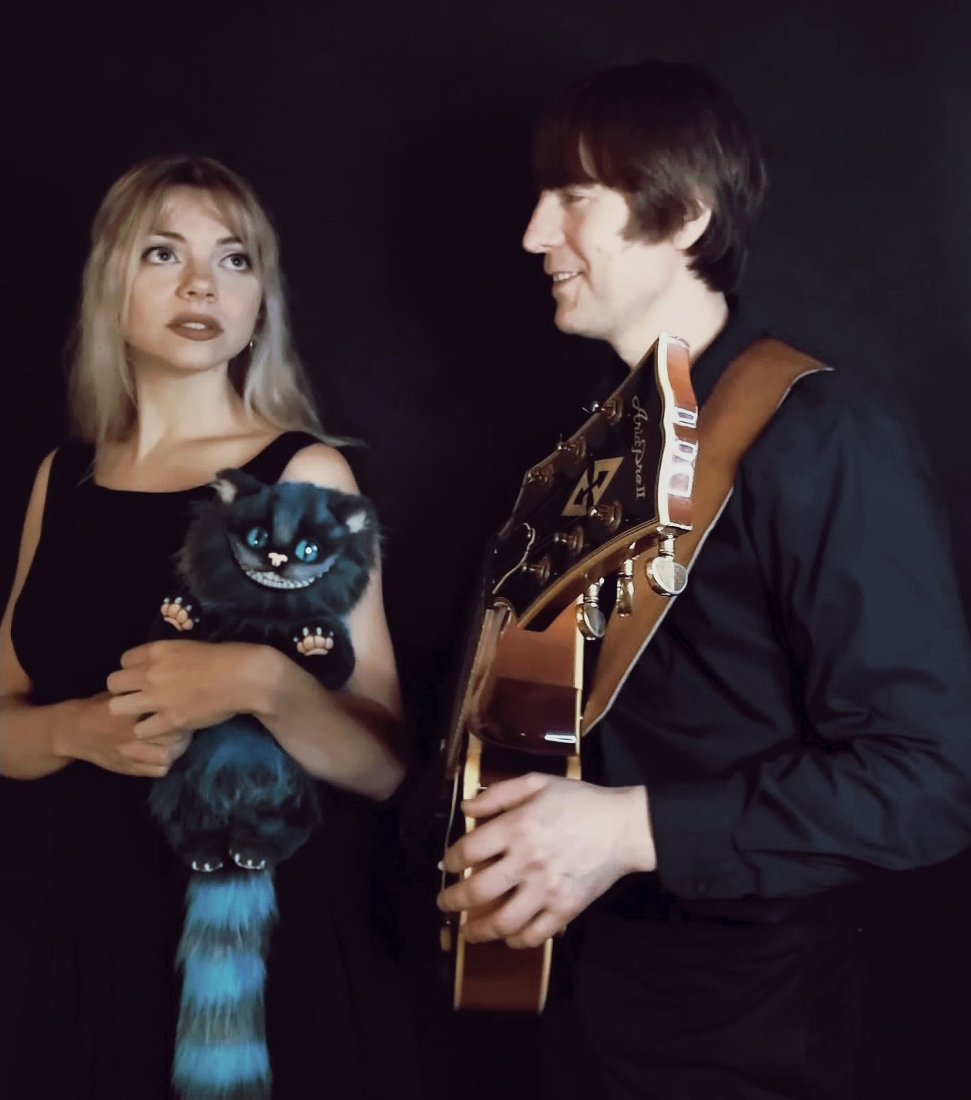 Lara Louise - Photos