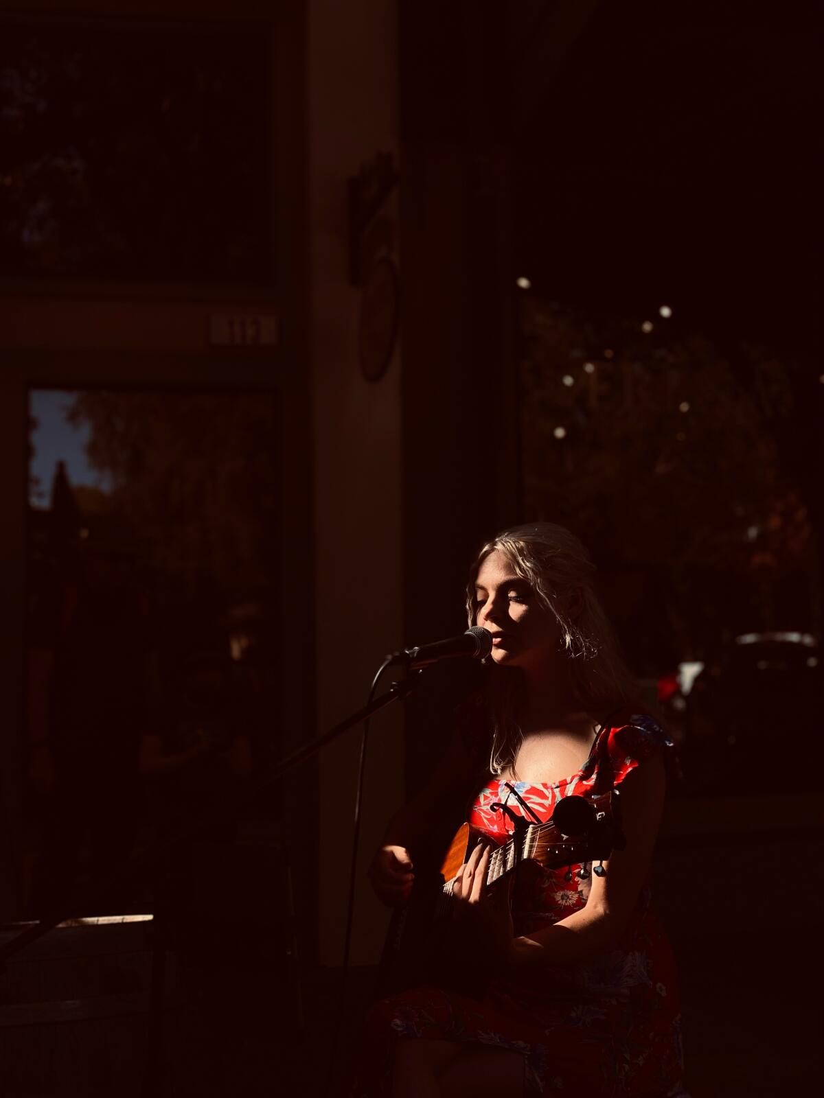 Lara Louise - Photos