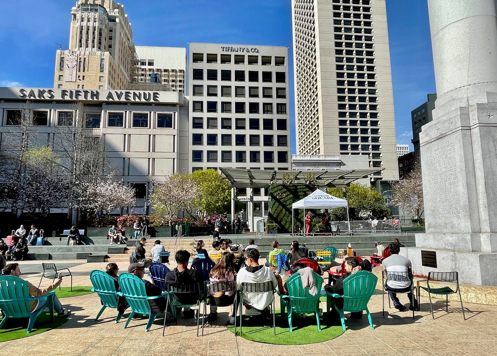 Lara Louise - Photos