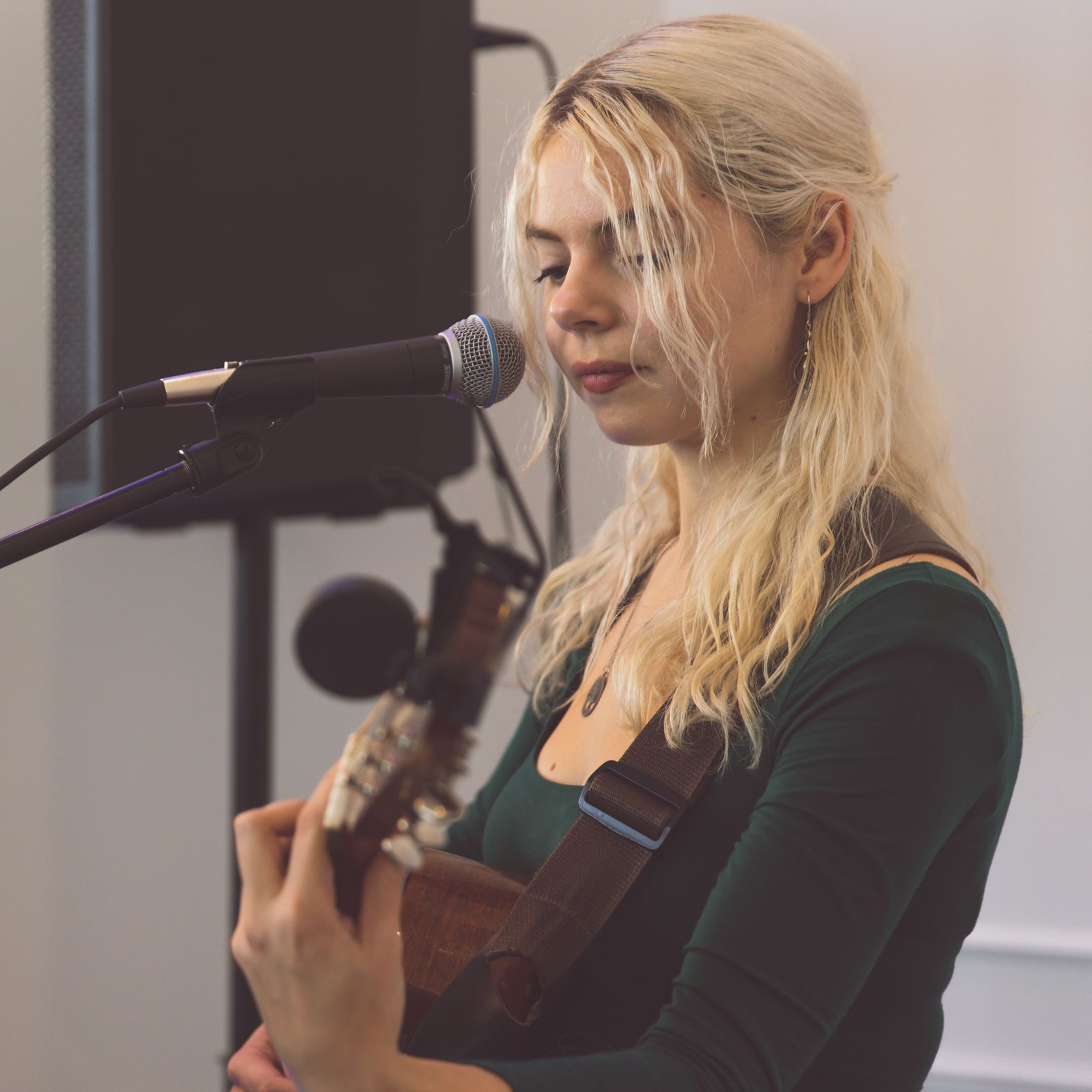 Lara Louise - Photos