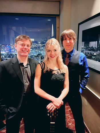 Lara Louise - Photos