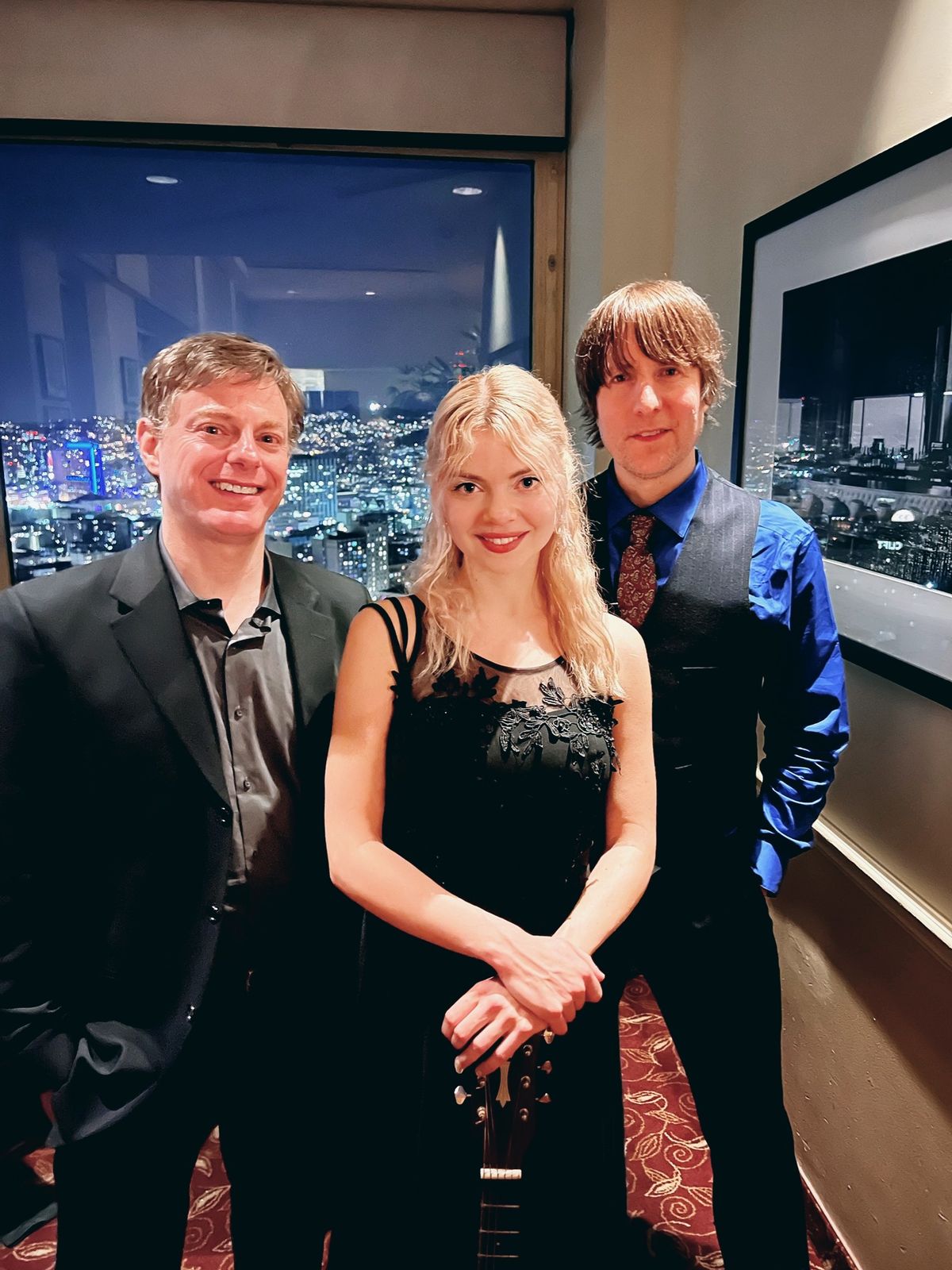 Lara Louise - Photos