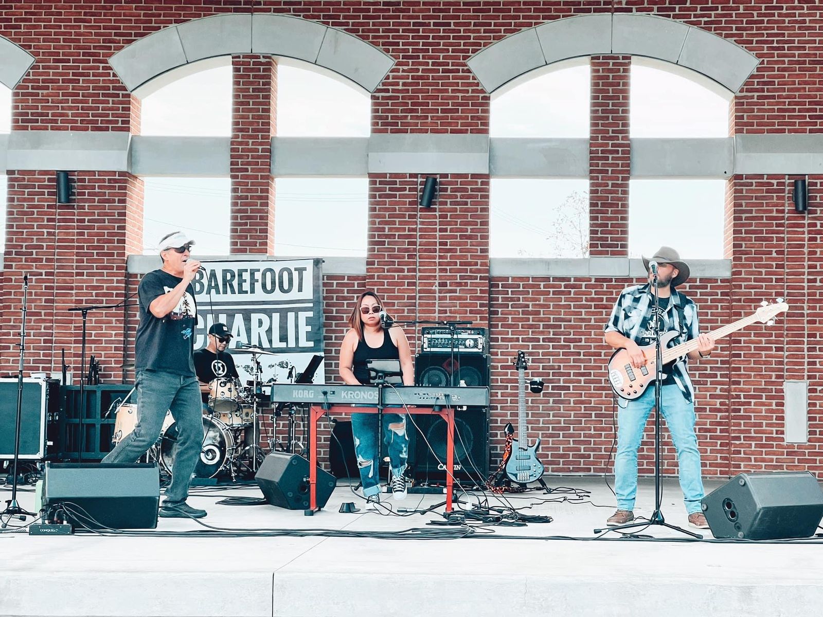 Barefoot Charlie - Photos