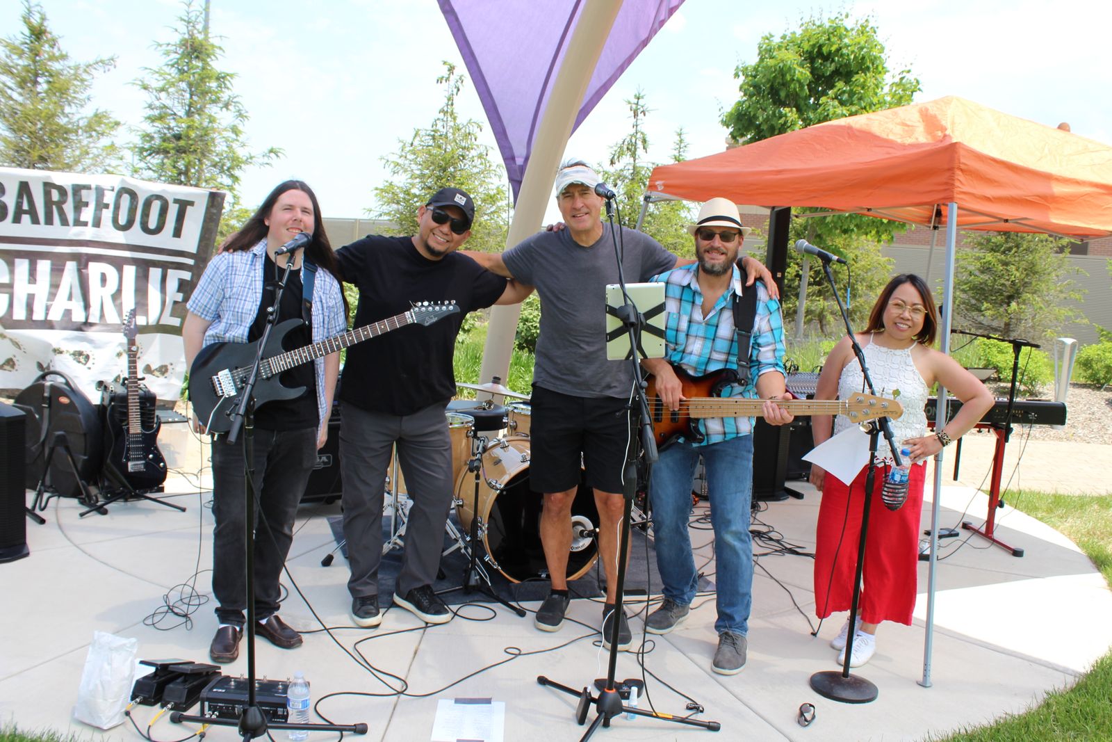 Barefoot Charlie - Photos