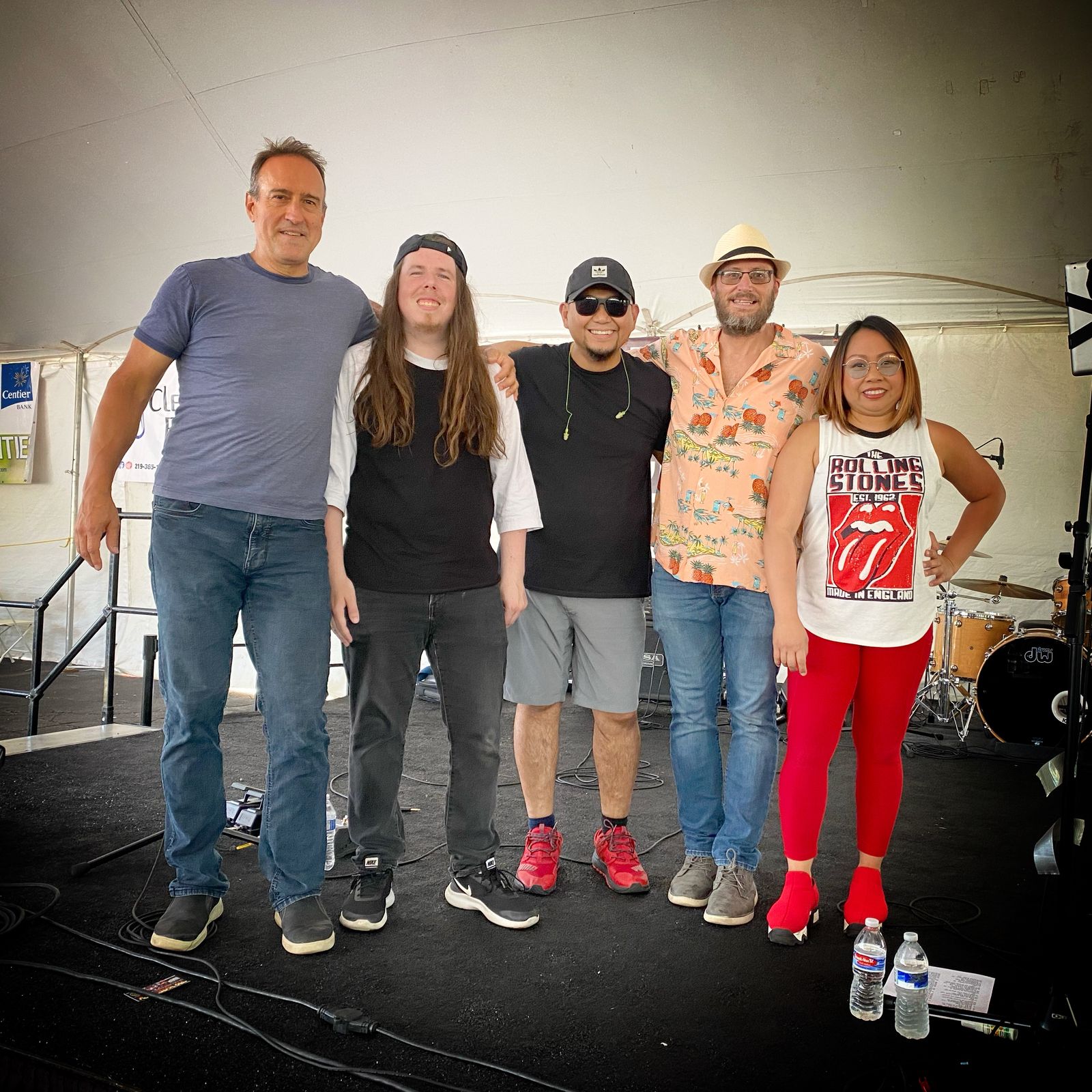 Barefoot Charlie - Photos