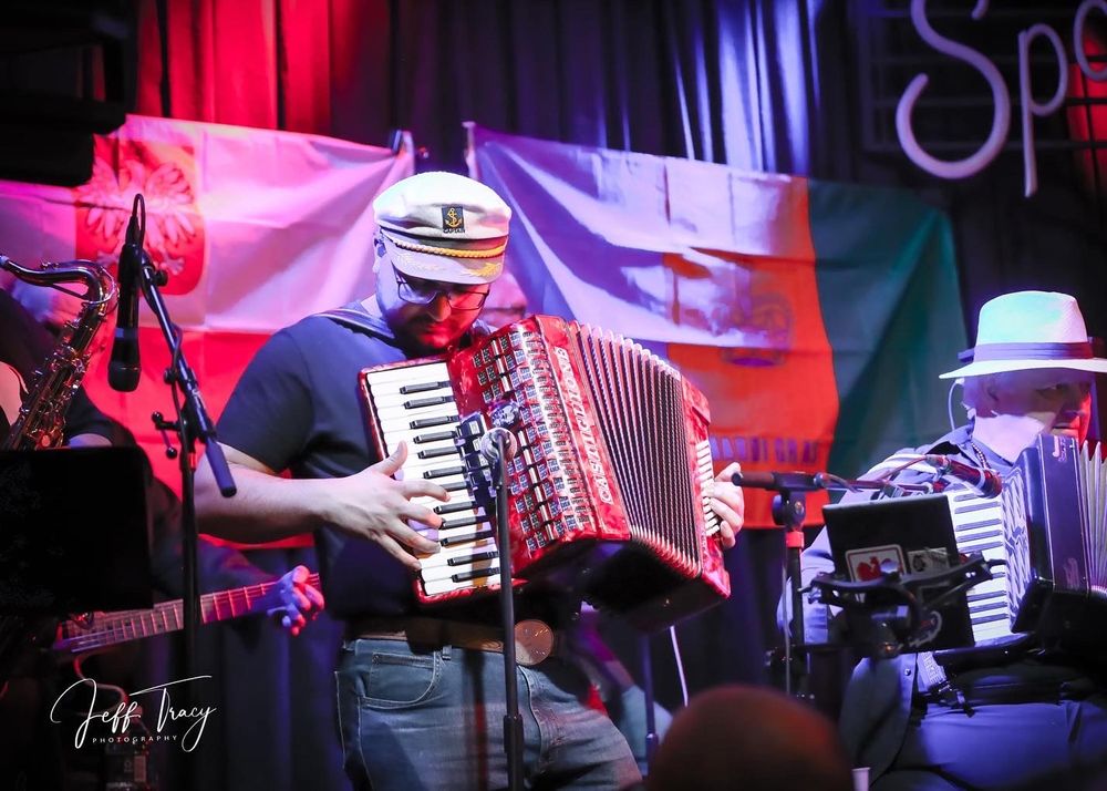 Captain Tom & the Hooligans - Bio / History