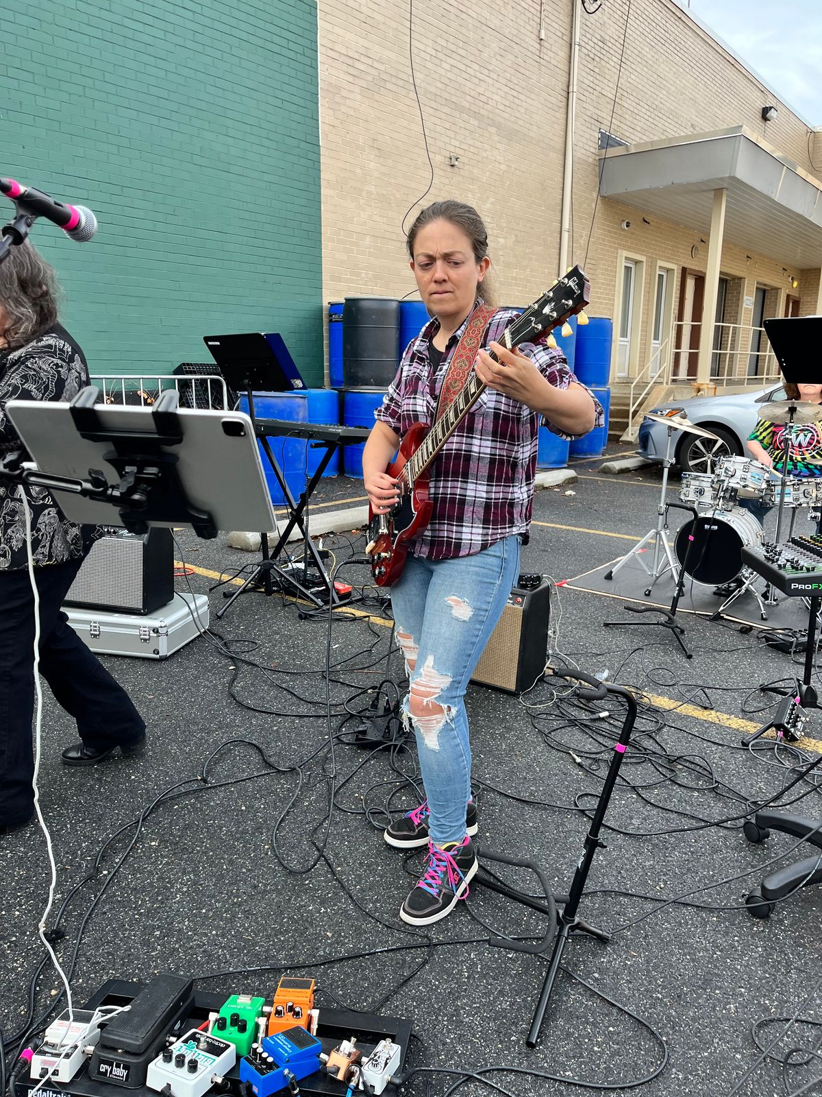 909 - a 90s rock band locked and loaded for nostalgia