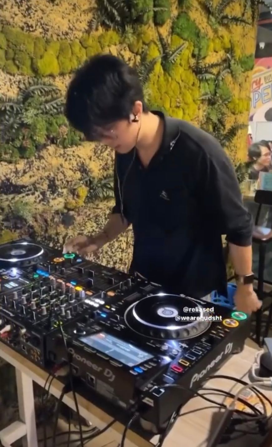 Ely - DJ/Emcee/Hype-man