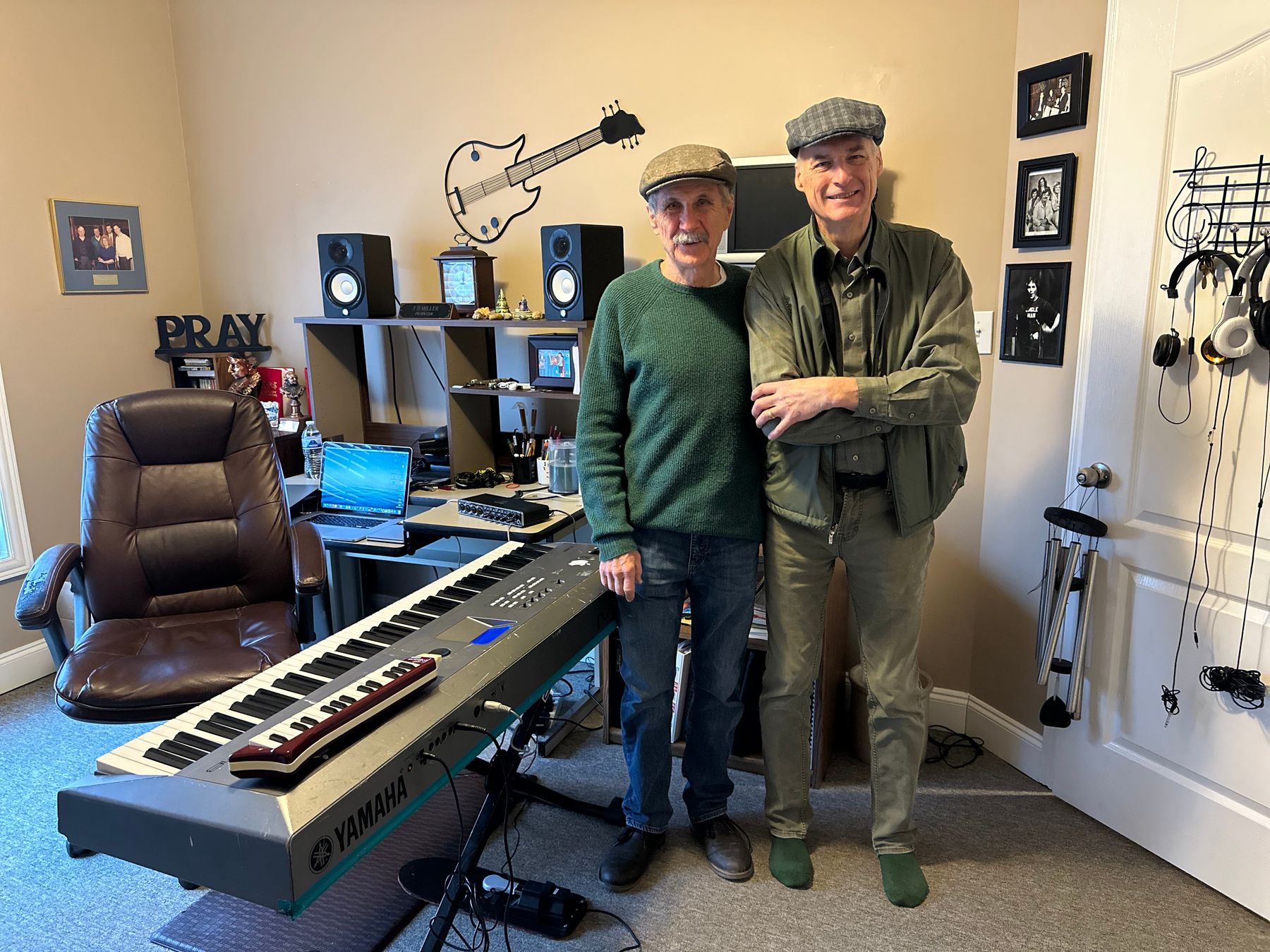 David Holloway Wedding & Dance Music - Studio