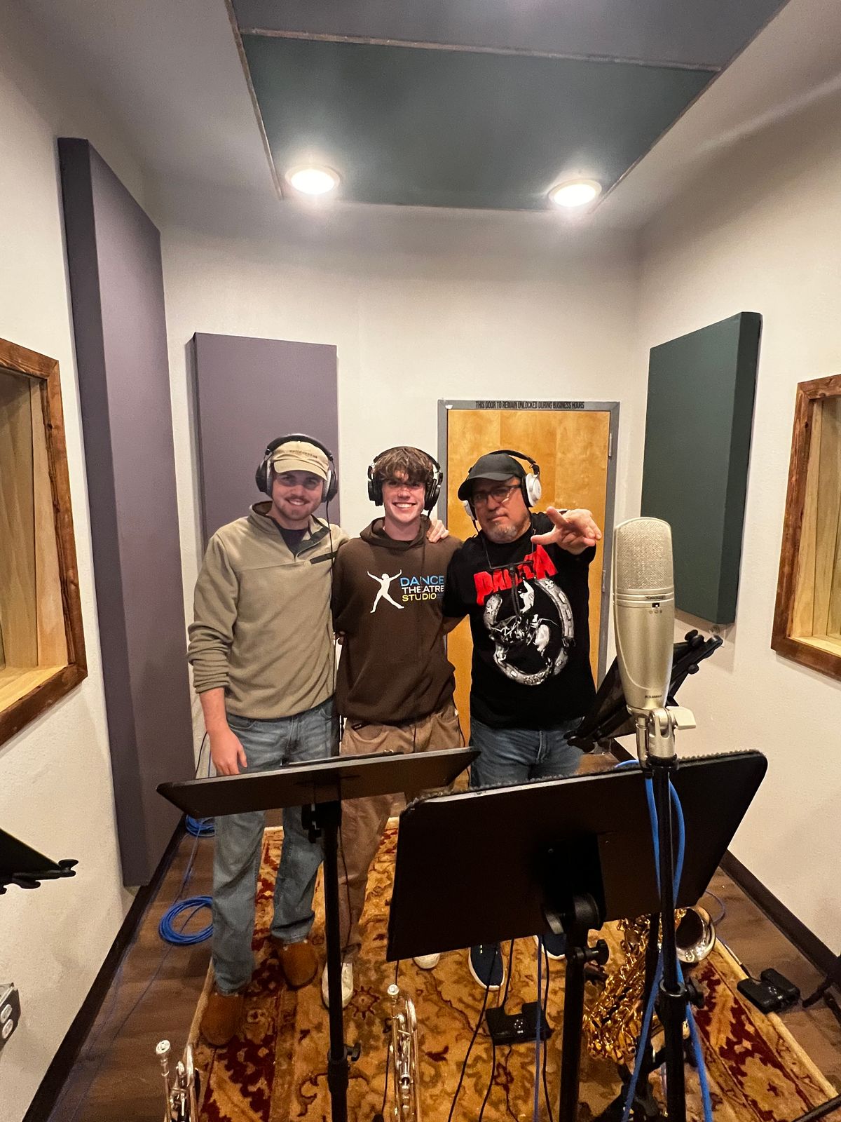 Black Pearl Band NM - Photos