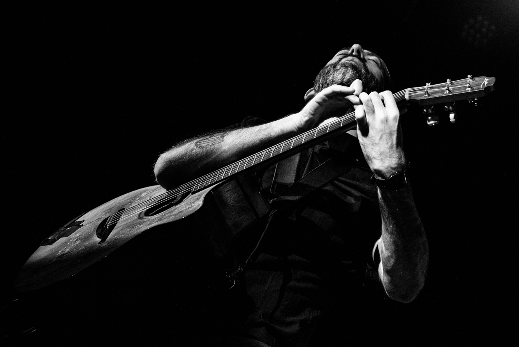 Jon Gomm - Biography