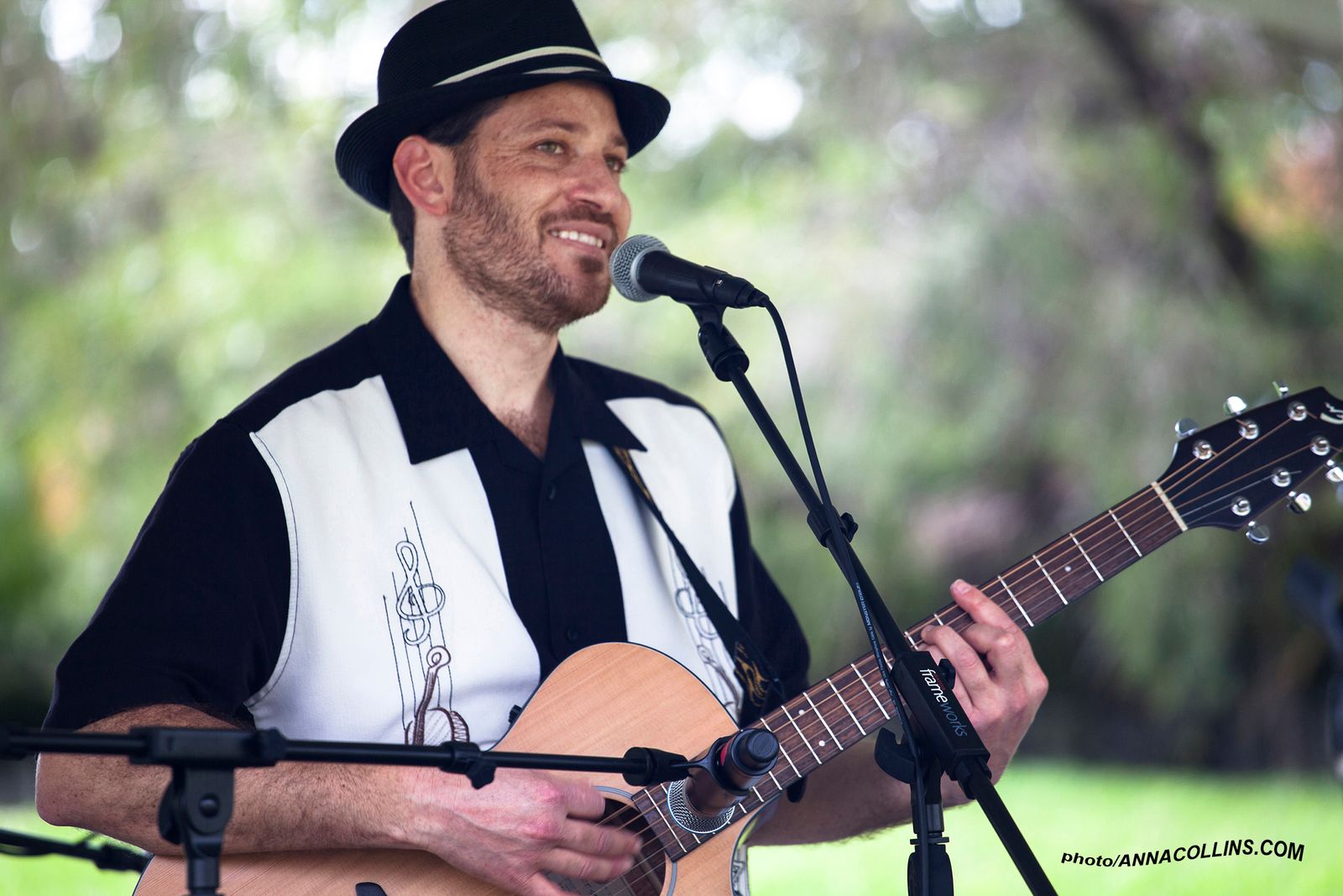 Oneg Shemesh Band - Pictures