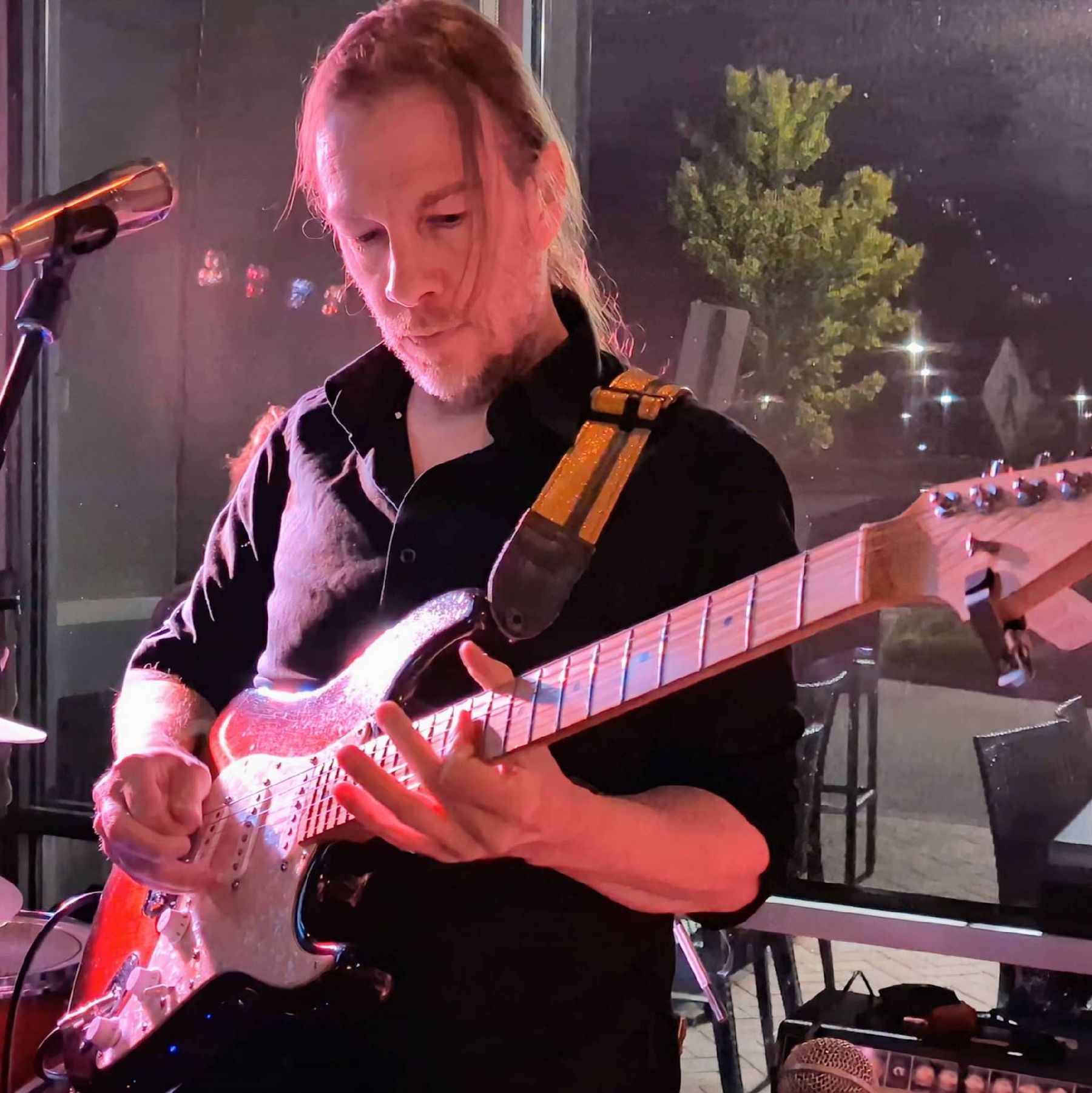 HOW MAROON 5 COMPLETELY CHANGED THEIR SOUND TO BECOME WHAT THEY ARE TODAY