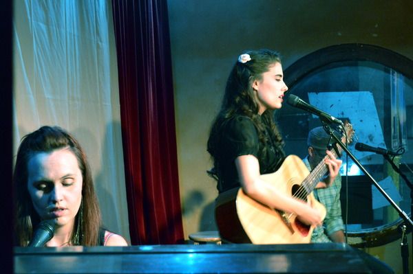 Kris Angelis - Photos